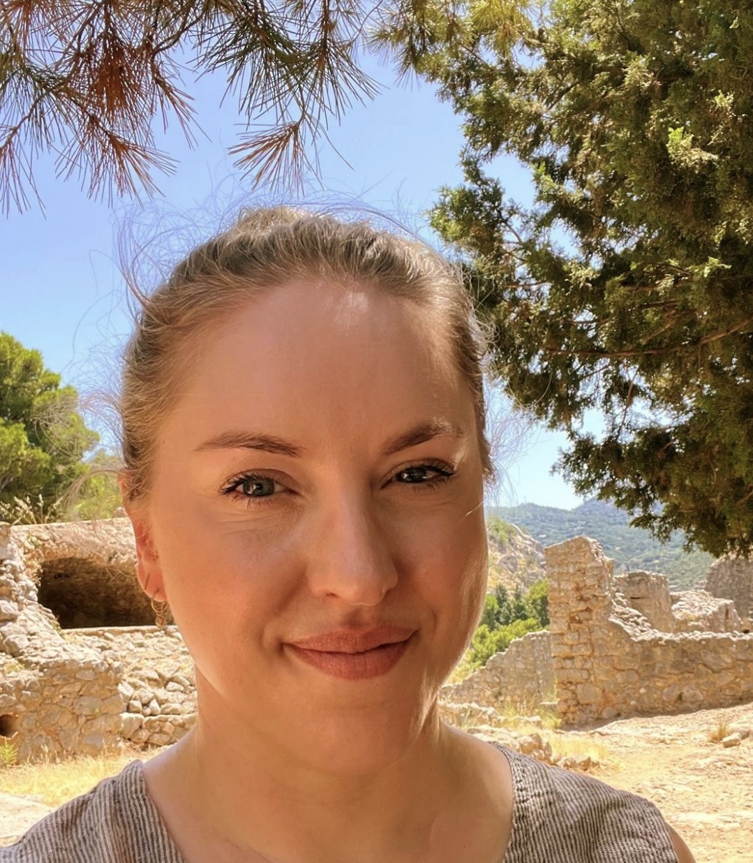 Dr Danielle Magnusson | Institute of English Studies